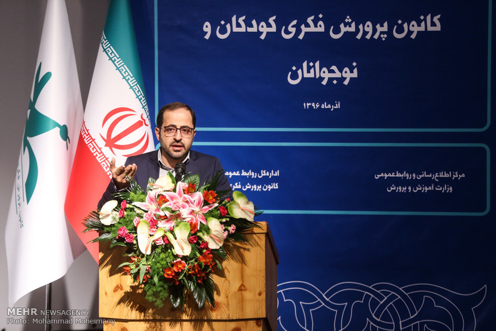 Poet Fazel Nazari takes helm at IIDCYA - Tehran Times