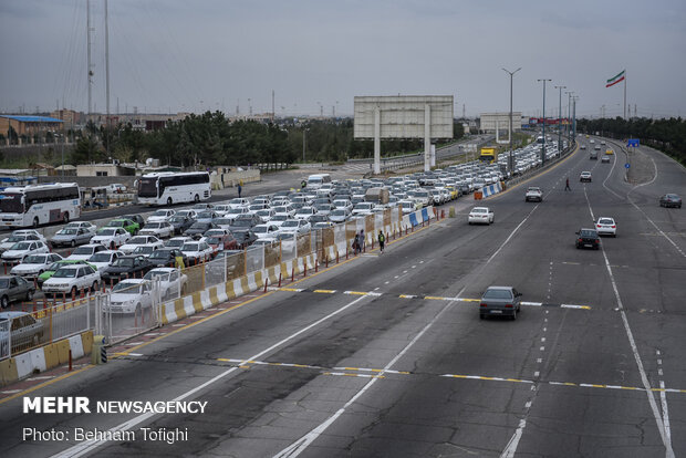 Mehr News Agency - Toll stations in Tehran-Qom highway