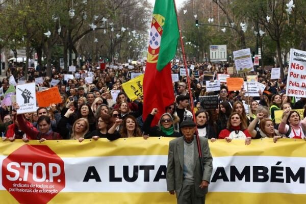 Thousands of teachers in Lisbon protest agaisnt low income - Mehr News ...