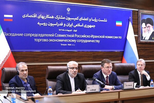 Iran, Russia sign 8 MoUs, 2 contracts in different oil fields - Mehr ...