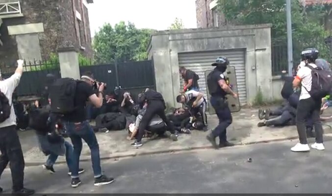 VIDEO: Tear gas, bullets, stun grenades used on protesters - Mehr News ...