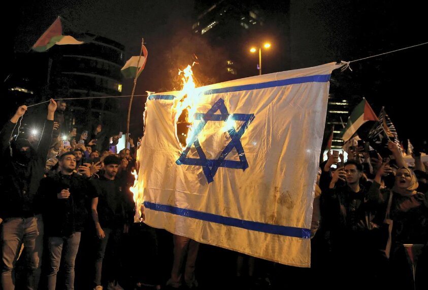 Istanbul protesters set fire to vicinity of Israeli consulate - Mehr ...