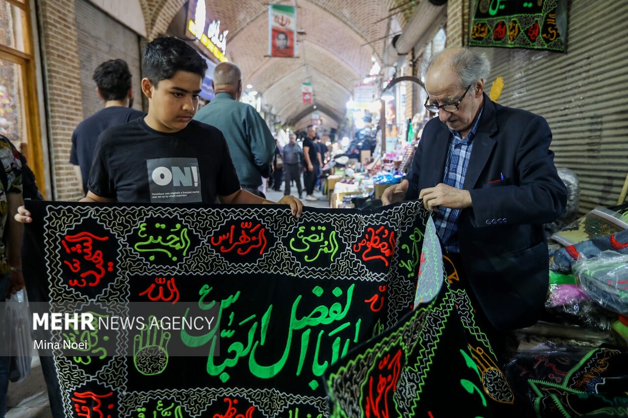 Mehr News Agency - Tabriz traditional bazaar covered in black for Muharram