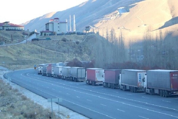 Türkiye-İran sınırında 1000'den fazla kamyon neden bekletiliyor? - Mehr ...