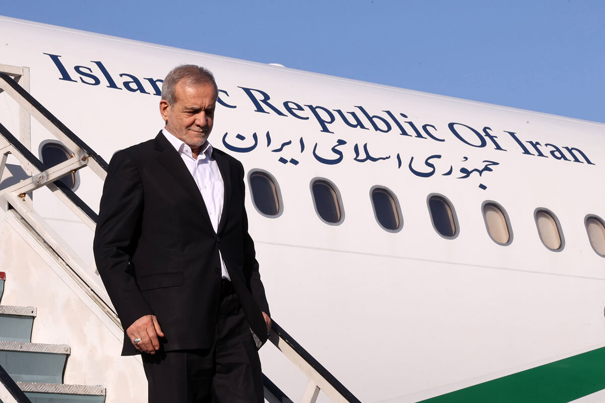 رئيس الجمهورية وصل إلى "سیرجان" - Mehr News Agency