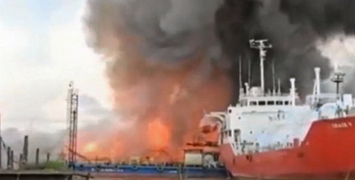 Explosions rock tanker in Italy's Savona port - Mehr News Agency
