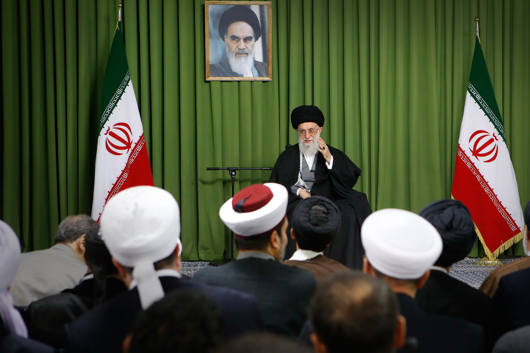 Leader: Islamic world must eradicate Takfiri movement - Mehr News Agency